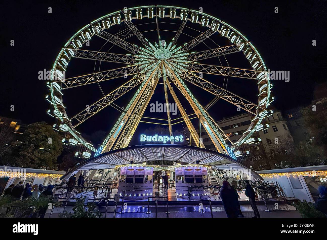 Budapester Riesenrad am Elisabethplatz - Budapest 18.11.2024 ...