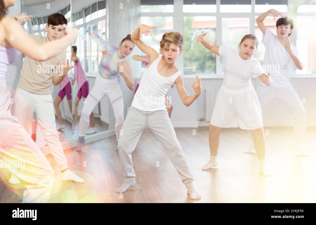 Dancing teen boy breakdance hi-res stock photography and images - Alamy
