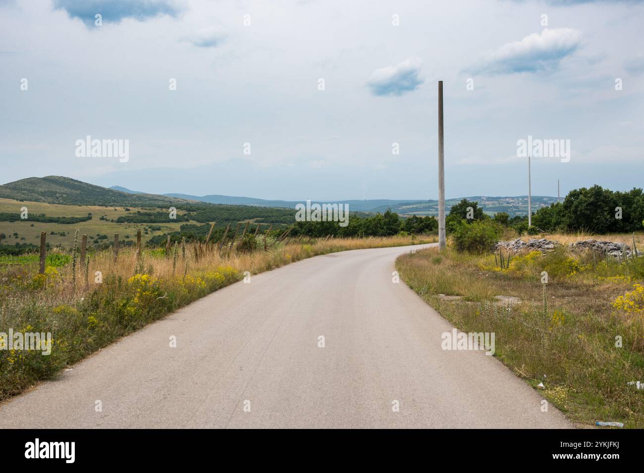 Road in rural area hi-res stock photography and images - Alamy