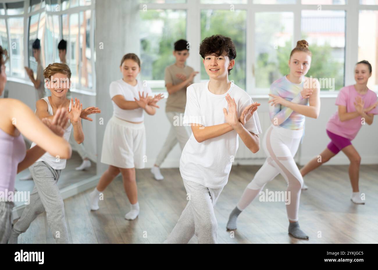 Group of children dancing jazz funk Stock Photo - Alamy
