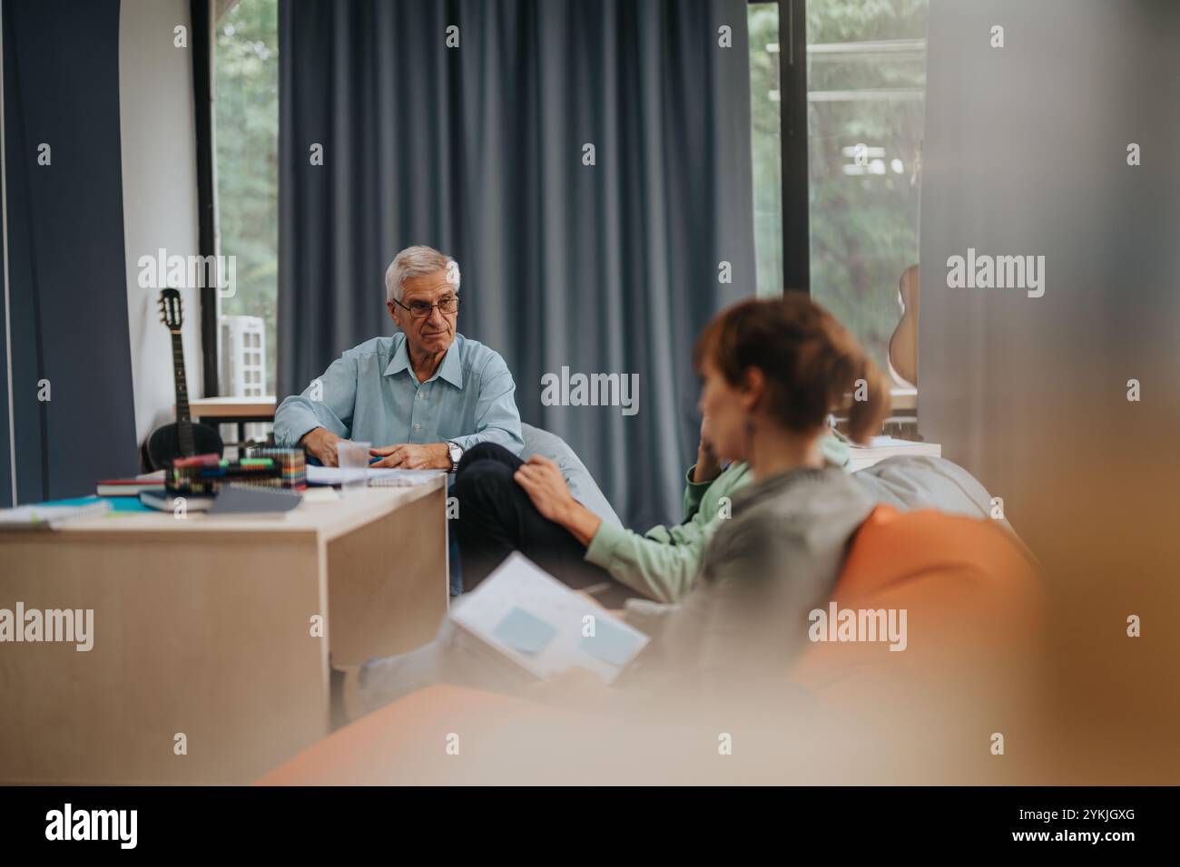 Professor engaging with students in an informal meeting Stock Photo - Alamy