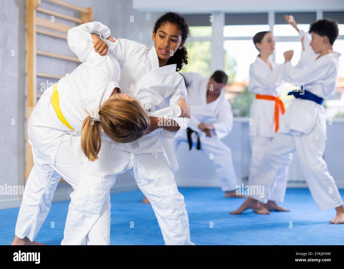 Two african american girls fighting hi-res stock photography and images ...