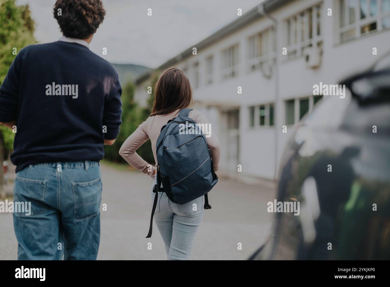 Children drop off outside school hi-res stock photography and images ...