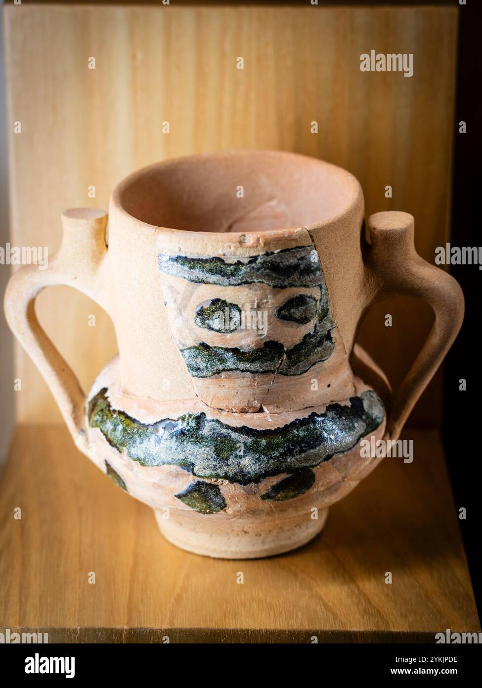 Jar decorated with partial dry rope, early medieval Muslim period ...