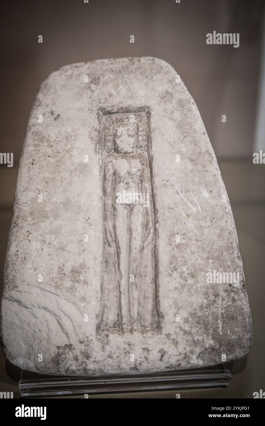 Funerary stone stele, limestone, concubine accompanying the deceased ...