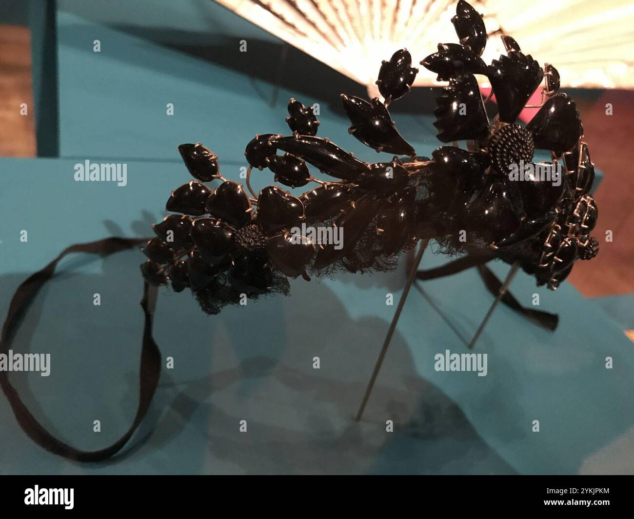 Black tiara hi-res stock photography and images - Alamy