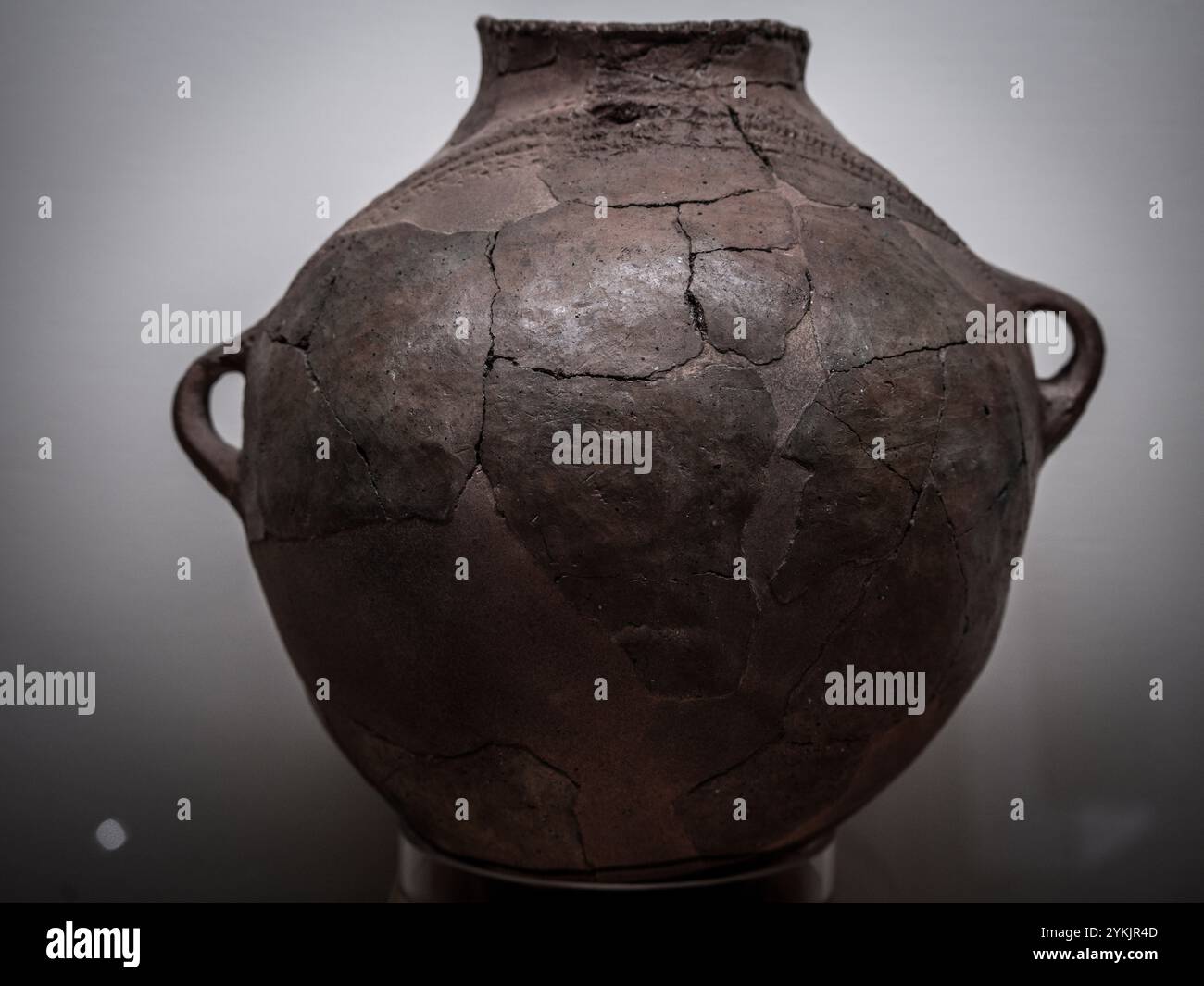 pottery with cardium impression decorations, early Neolithic, Huesca ...