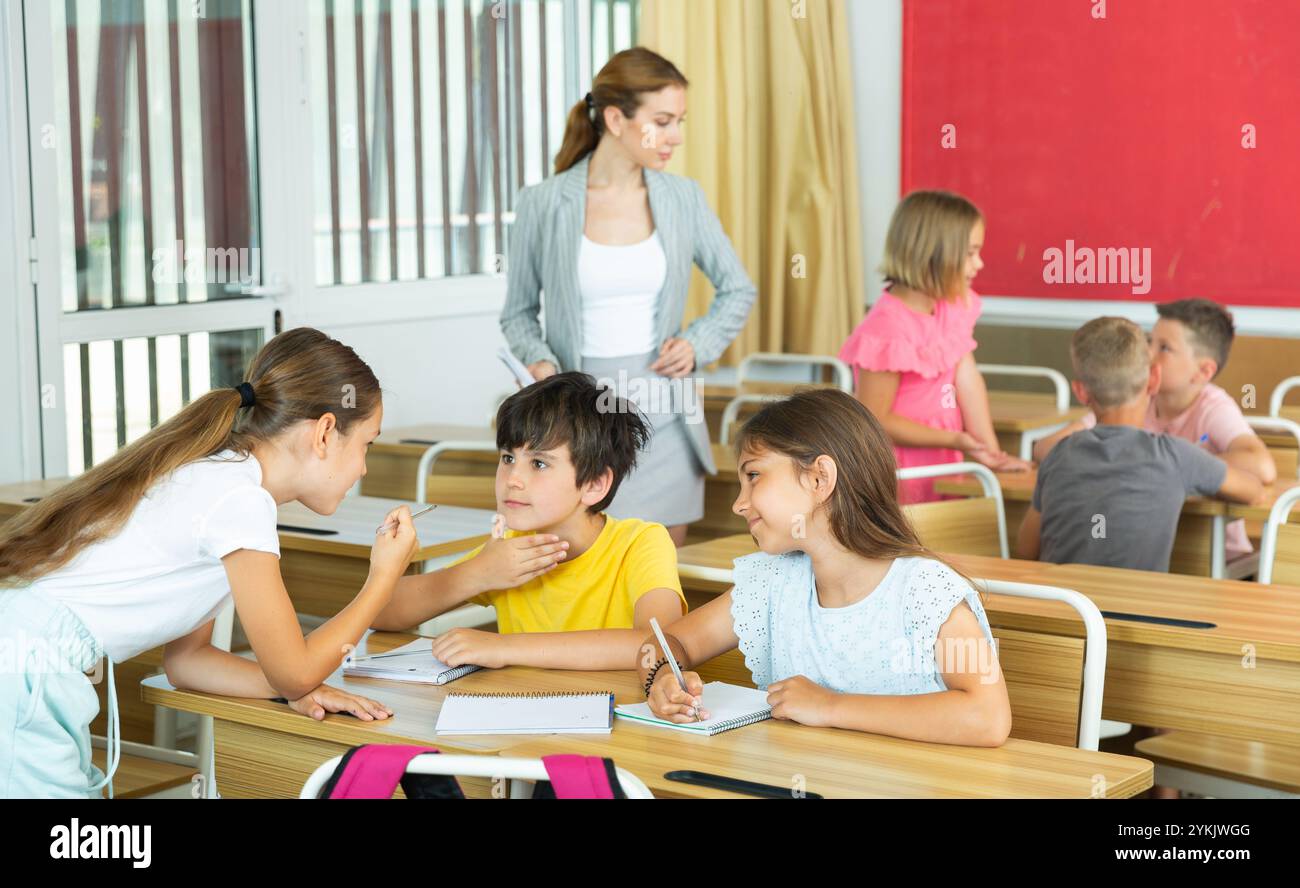 Schoolchildren performing team tasks Stock Photo - Alamy