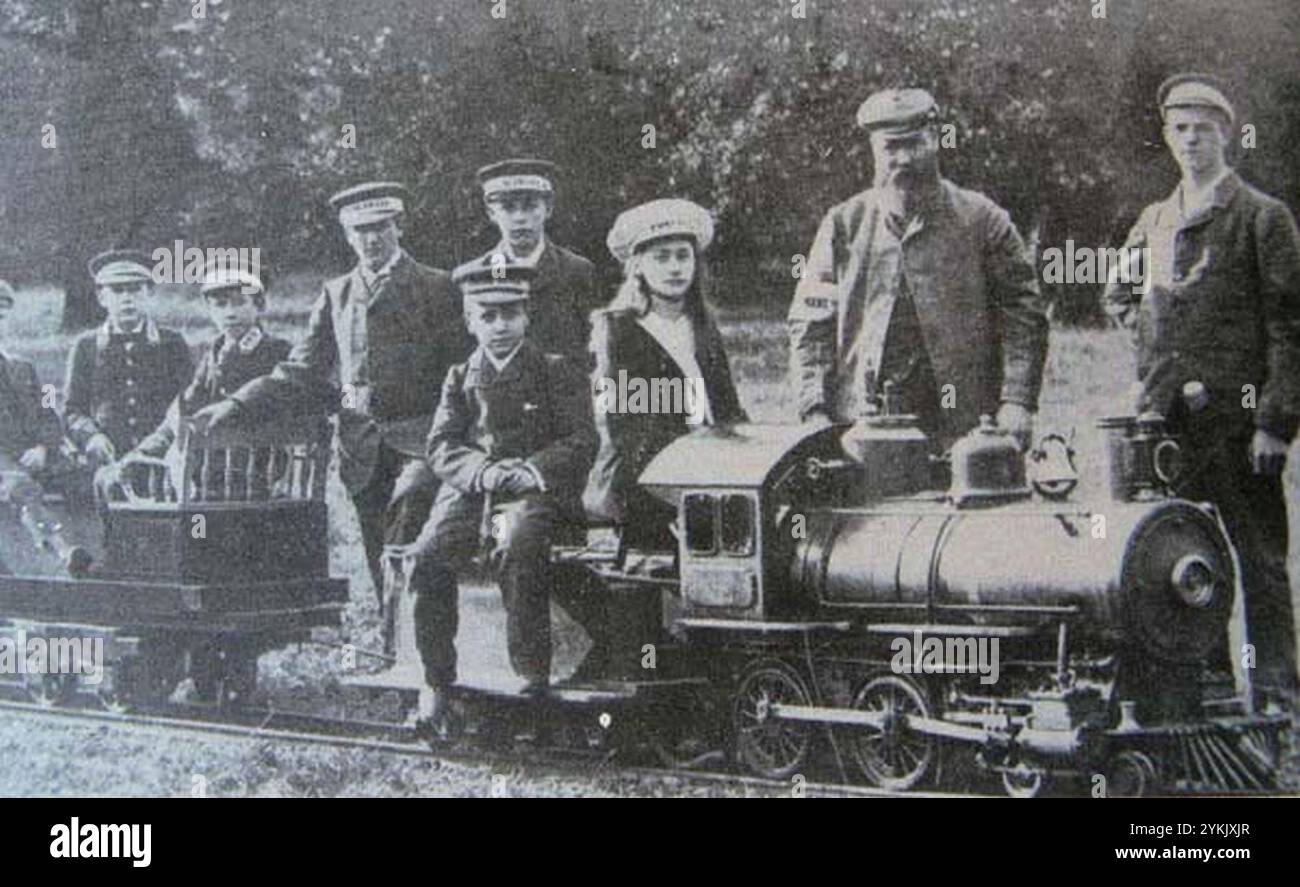 Blakesley Miniature Railway - Cagney locomotive driven by Ivy and James ...