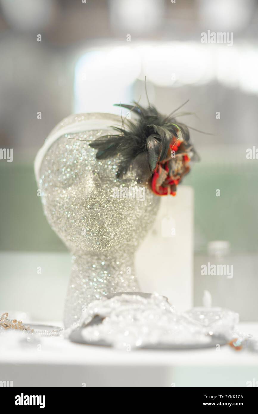 Glamorous flapper hi-res stock photography and images - Alamy