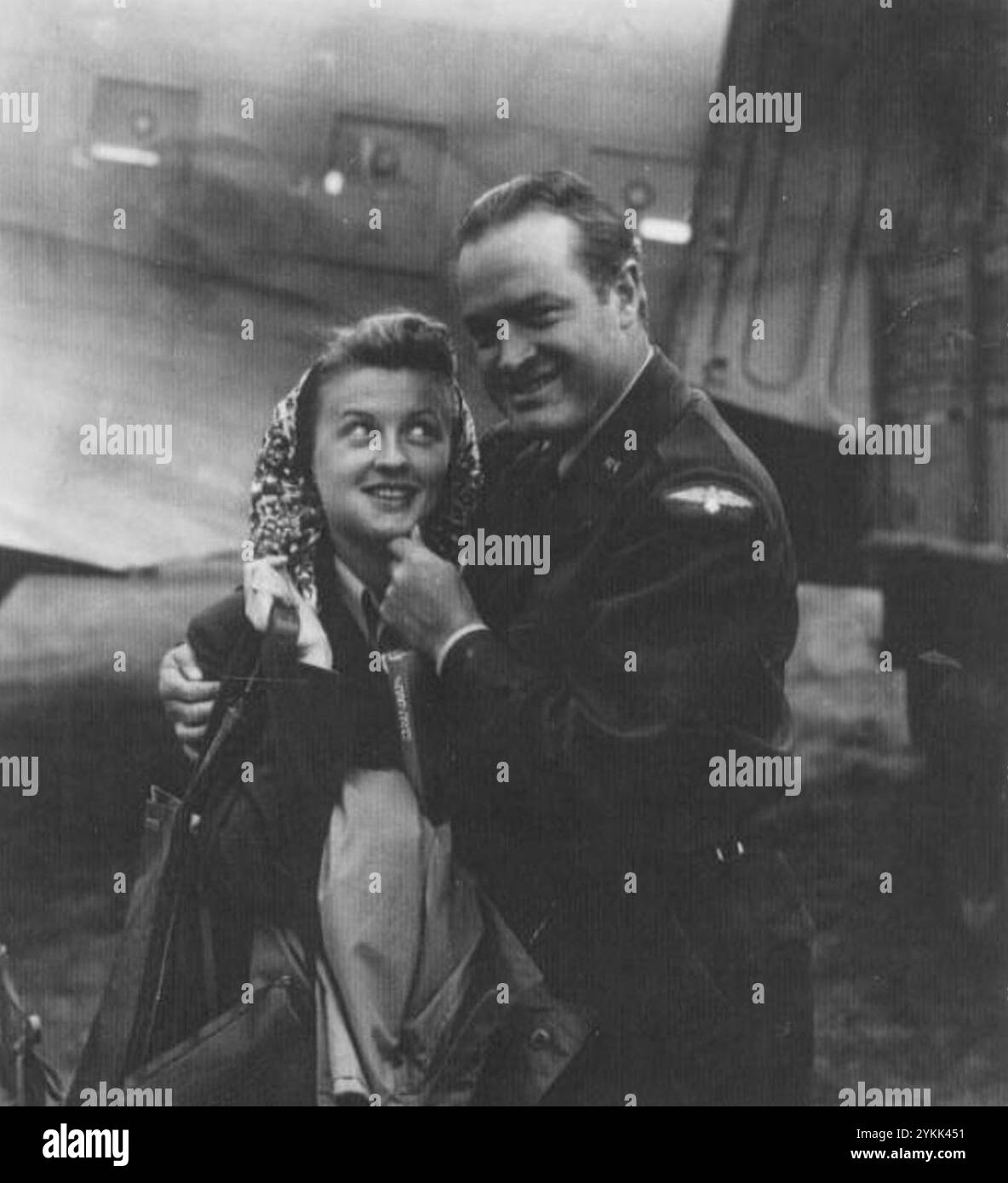 Bob Hope and Patty Thomas in 1944 on tour Stock Photo - Alamy