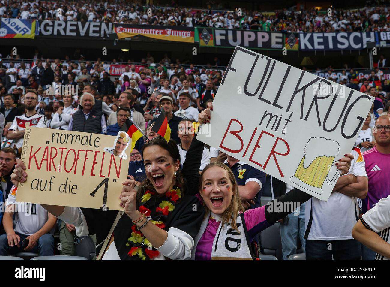 EM 2024: Deutschland - Schottland am 14.06.2024 in der Allianz Arena in München Deutschland Fans ...