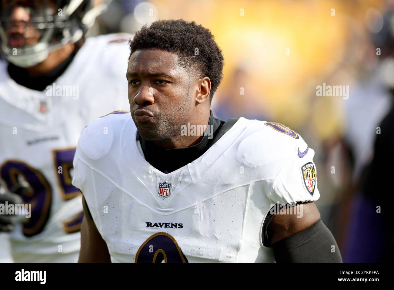 Baltimore Ravens Roquan Smith (0) is seen in warmups before an NFL ...