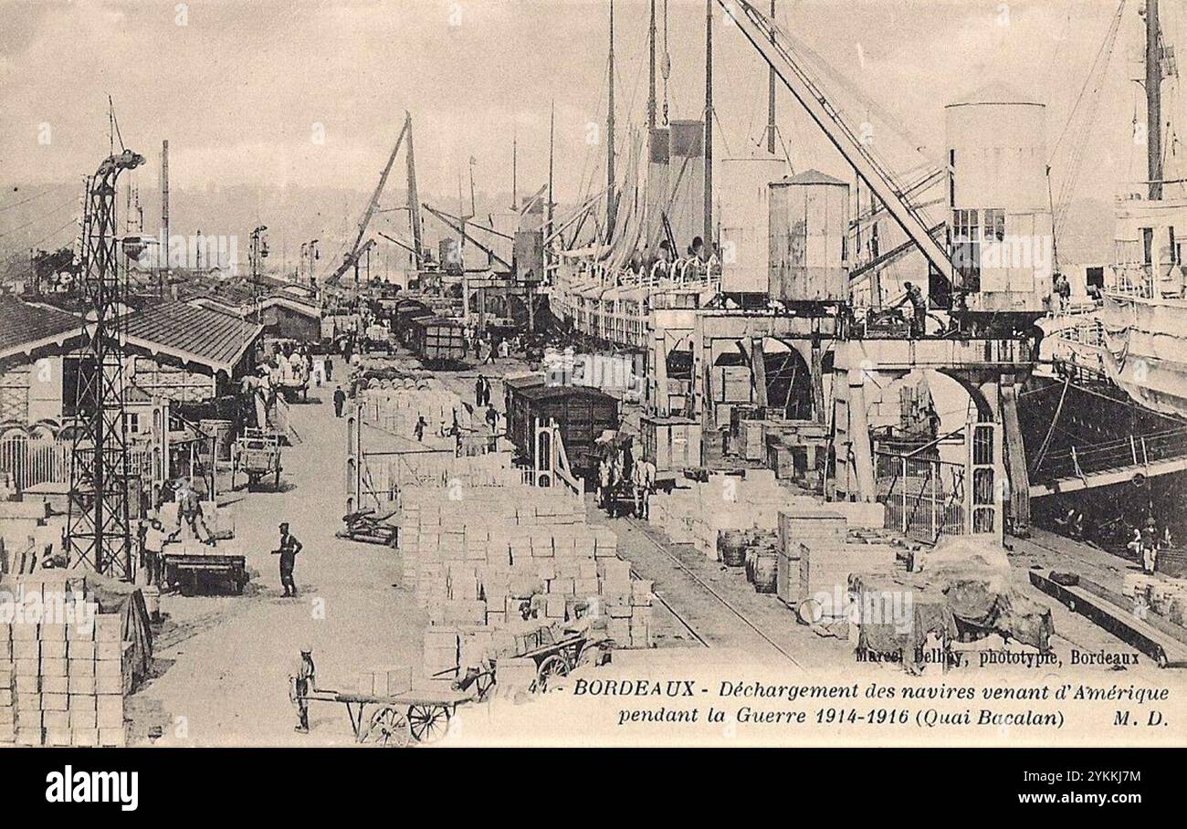 Bordeaux - Quai de Bacalan - déchargement des navires (1914-1918 Stock ...