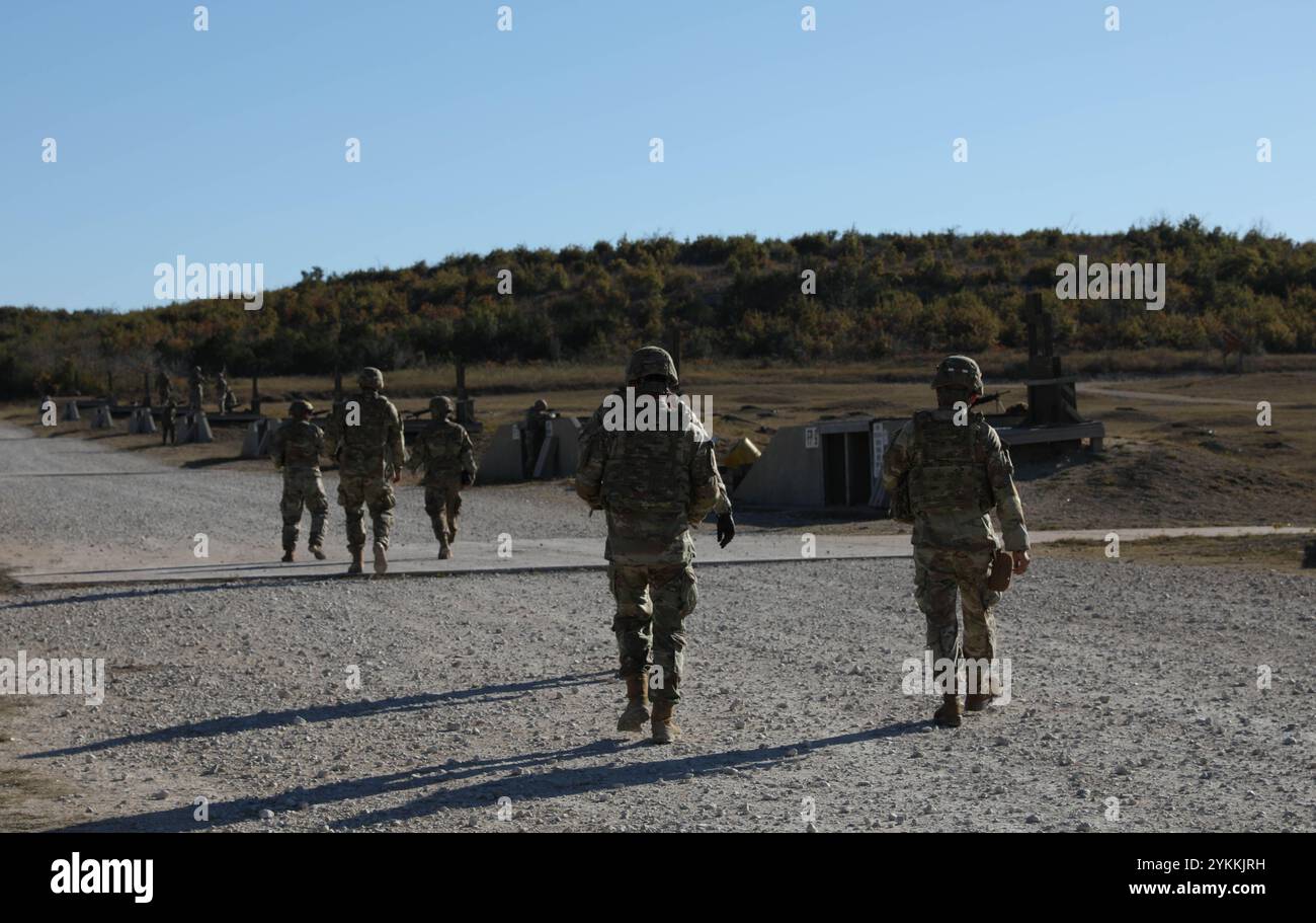 U.S. Army Reserve soldiers, assigned to the 302nd Military Police ...