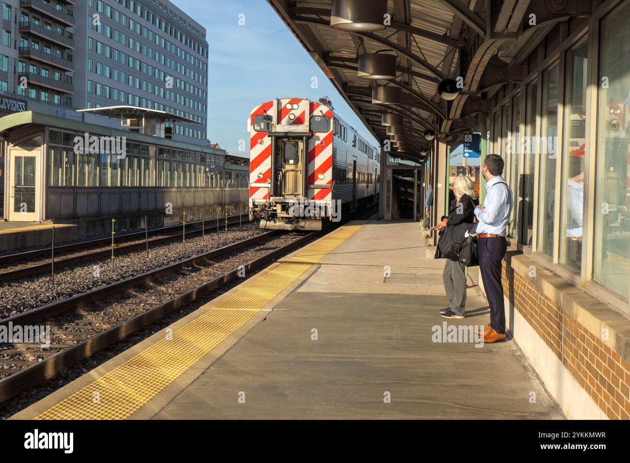 Inbound Metra Union Pacific West train arriving at the Oak Park ...