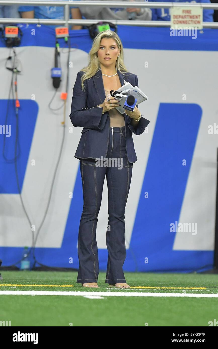 DETROIT, MI - NOVEMBER 17: CBS sideline reporter Melanie Collins during ...
