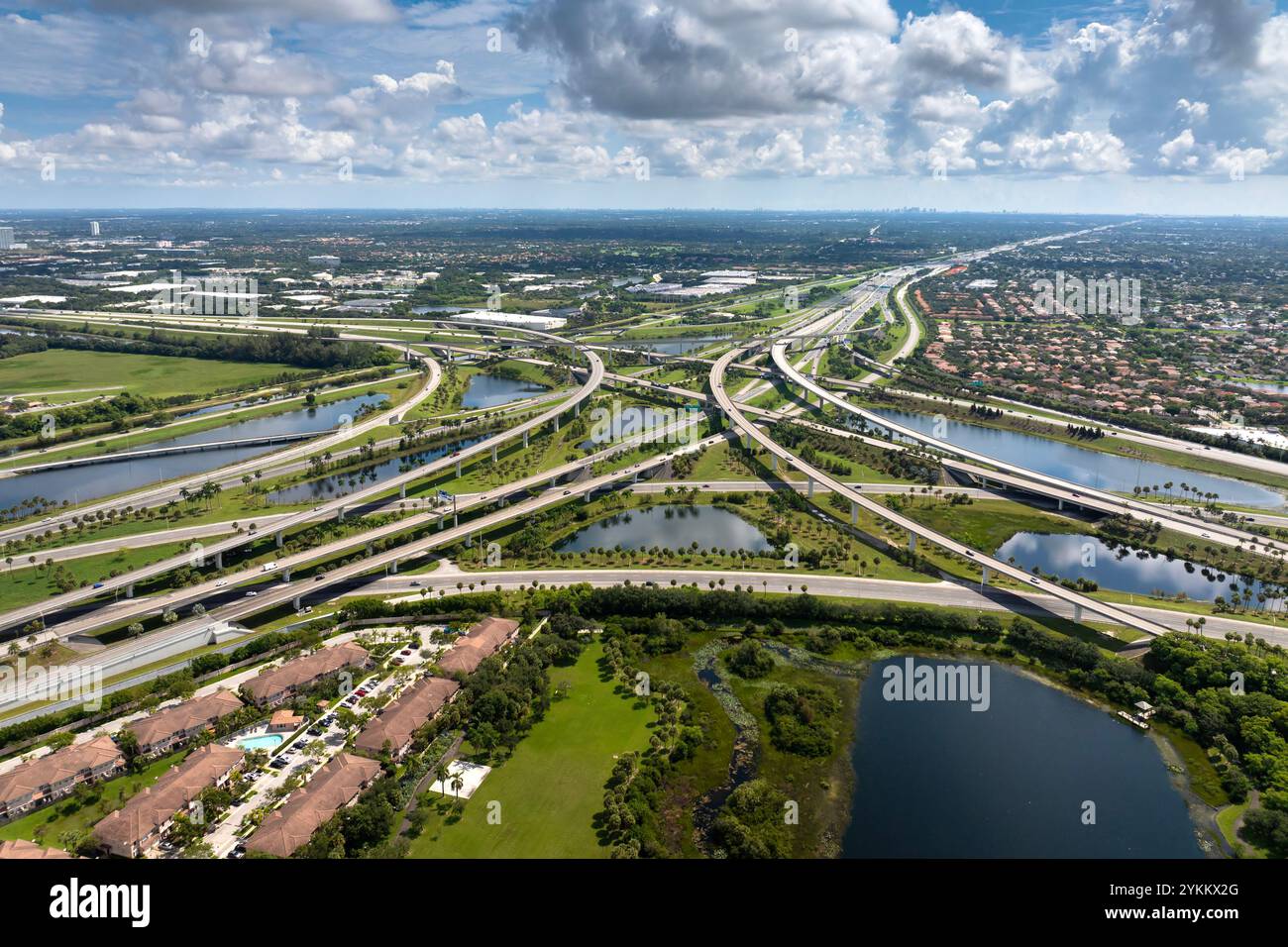 Elevated freeway intersection in miami hi-res stock photography and ...