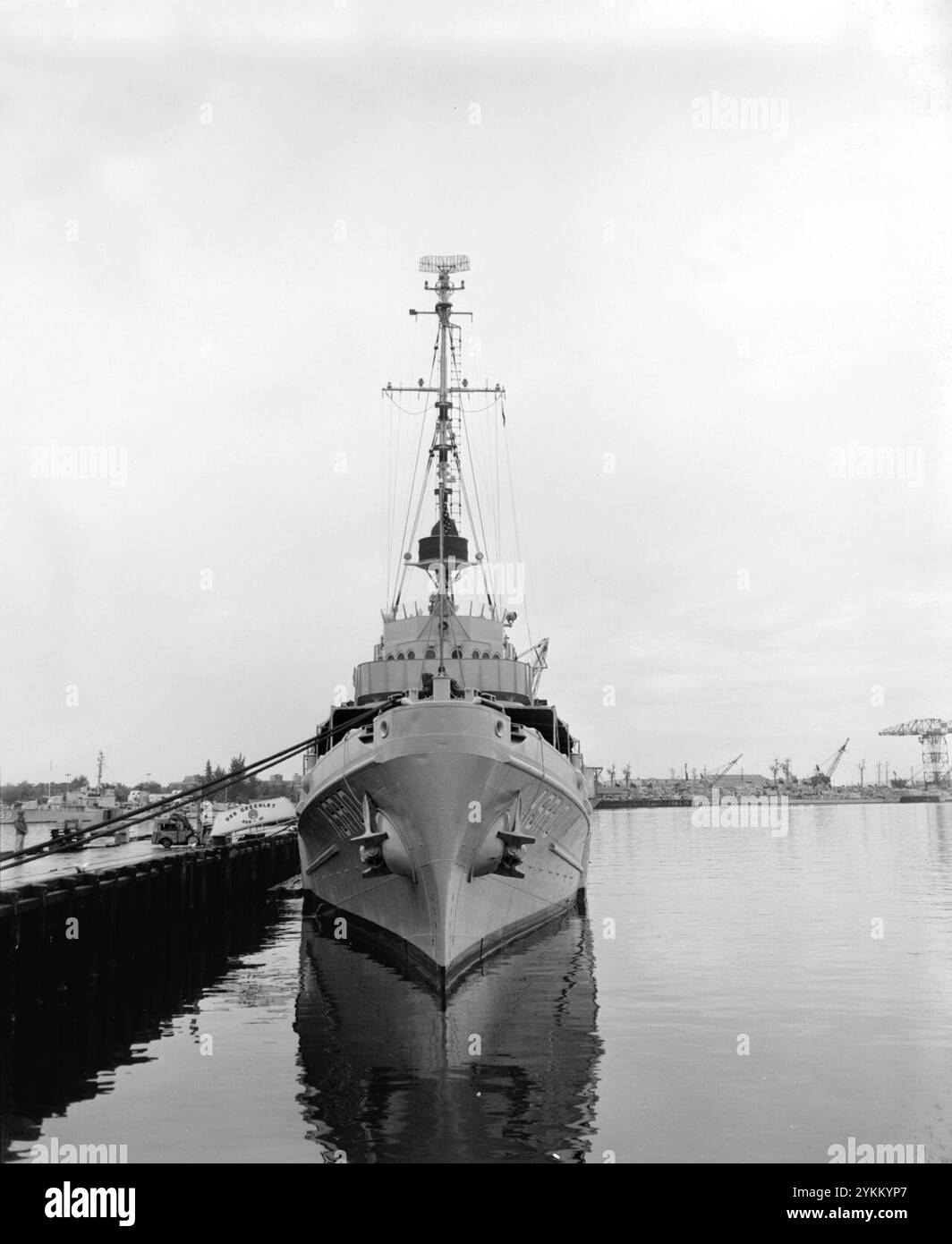 Bow view of USS Greenlet (ASR-10) at Pearl Harbor, Hawaii (USA), in May ...