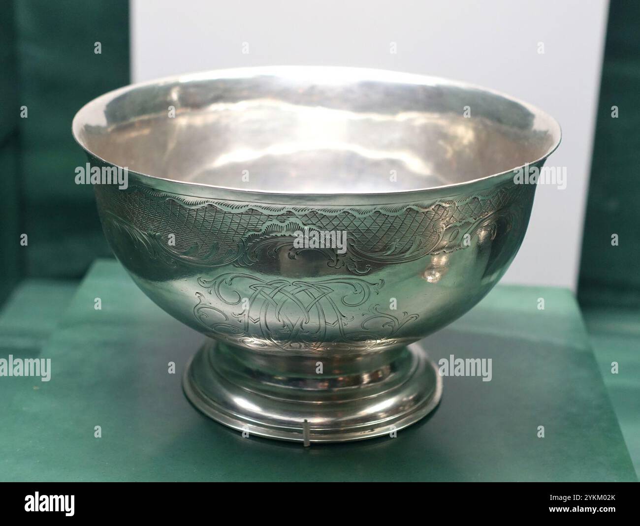 Bowl, Joseph Richardson, Philadelphia, c. 1760, silver Stock Photo - Alamy