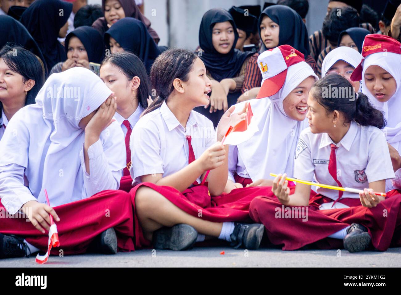 Indonesian elementary school students with uniform bring indonesian ...