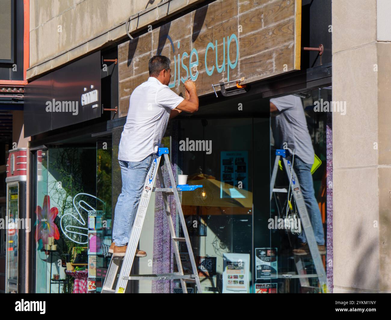 Sign painter hi-res stock photography and images - Alamy