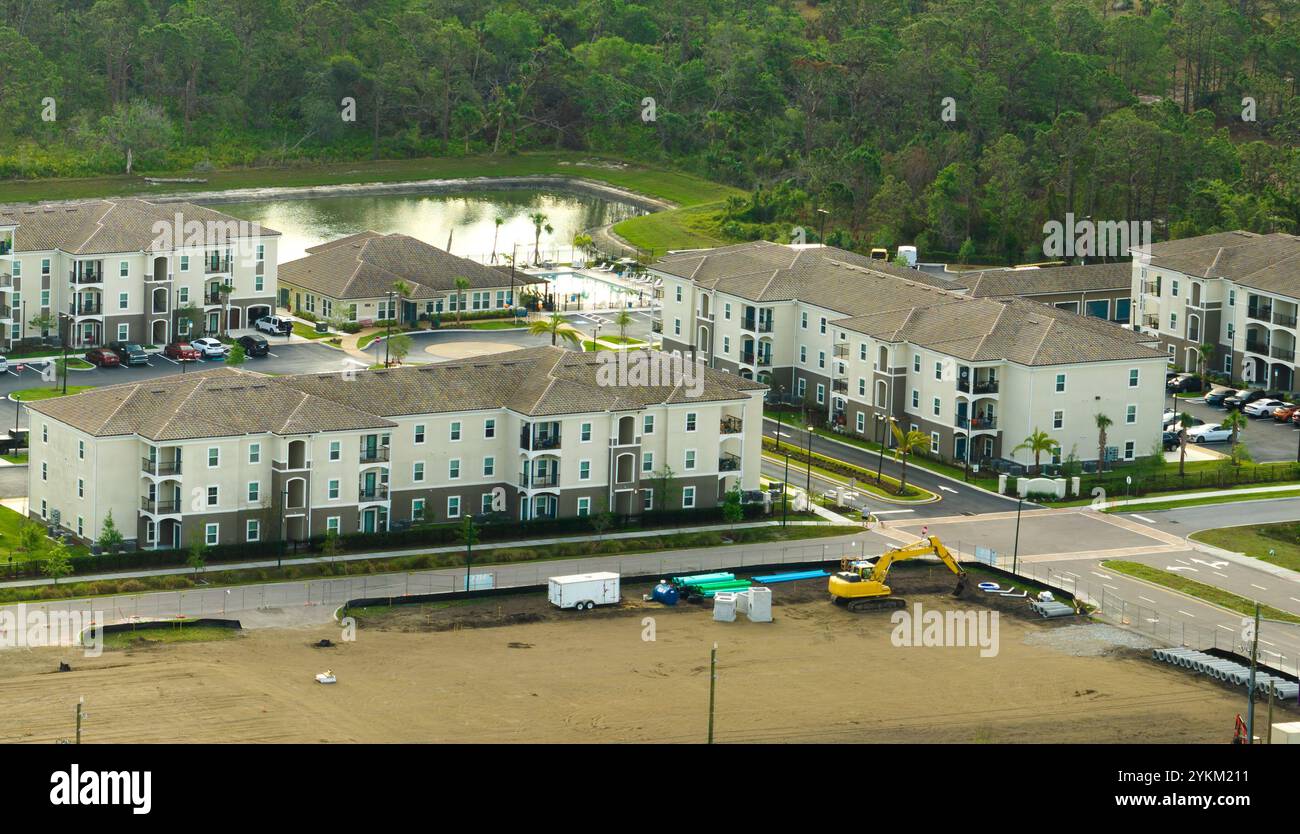 Florida suburban condos car parking hi-res stock photography and images ...