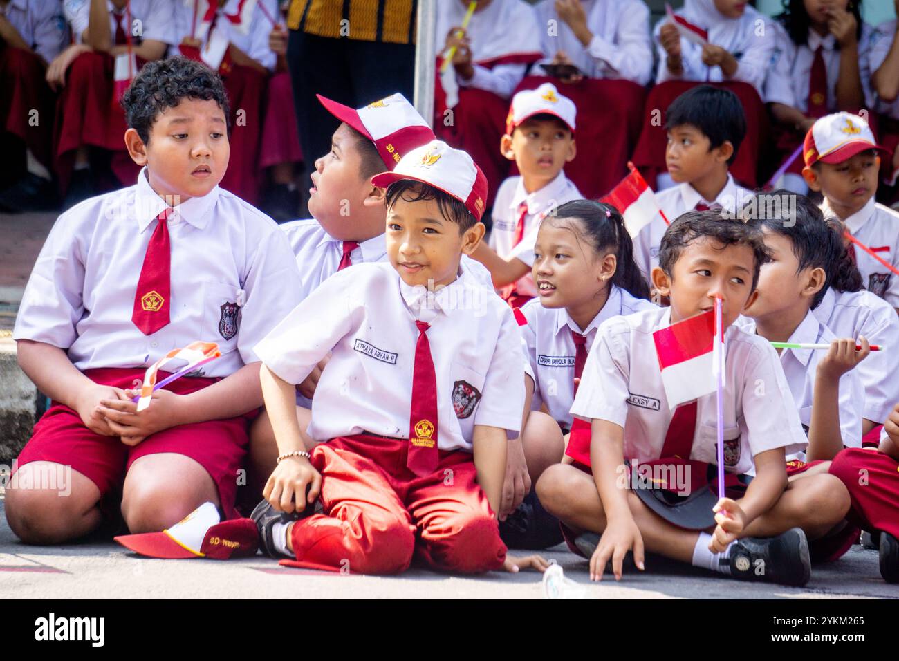 Indonesian elementary school students with uniform bring indonesian ...