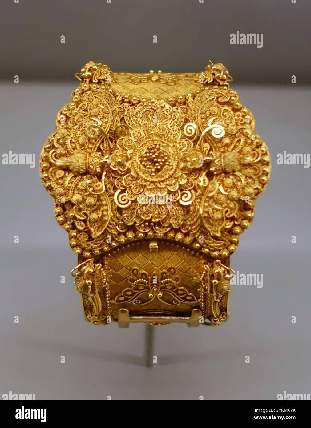 Bracelet presented to merchant Joseph Coolidge's wife, Guangzhou, China ...
