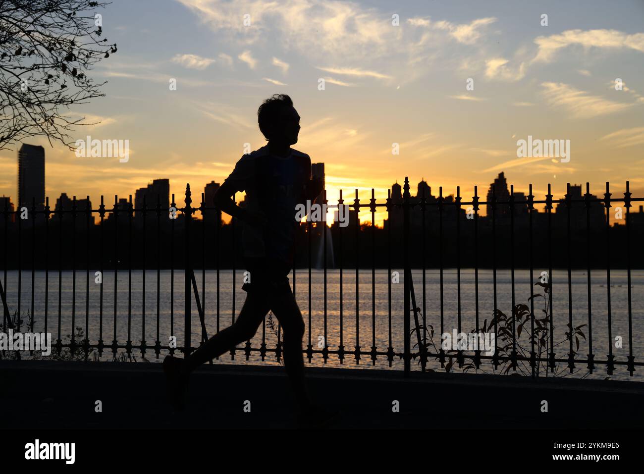 People jog around the Jacqueline Kennedy Onassis Reservoir Central Park ...