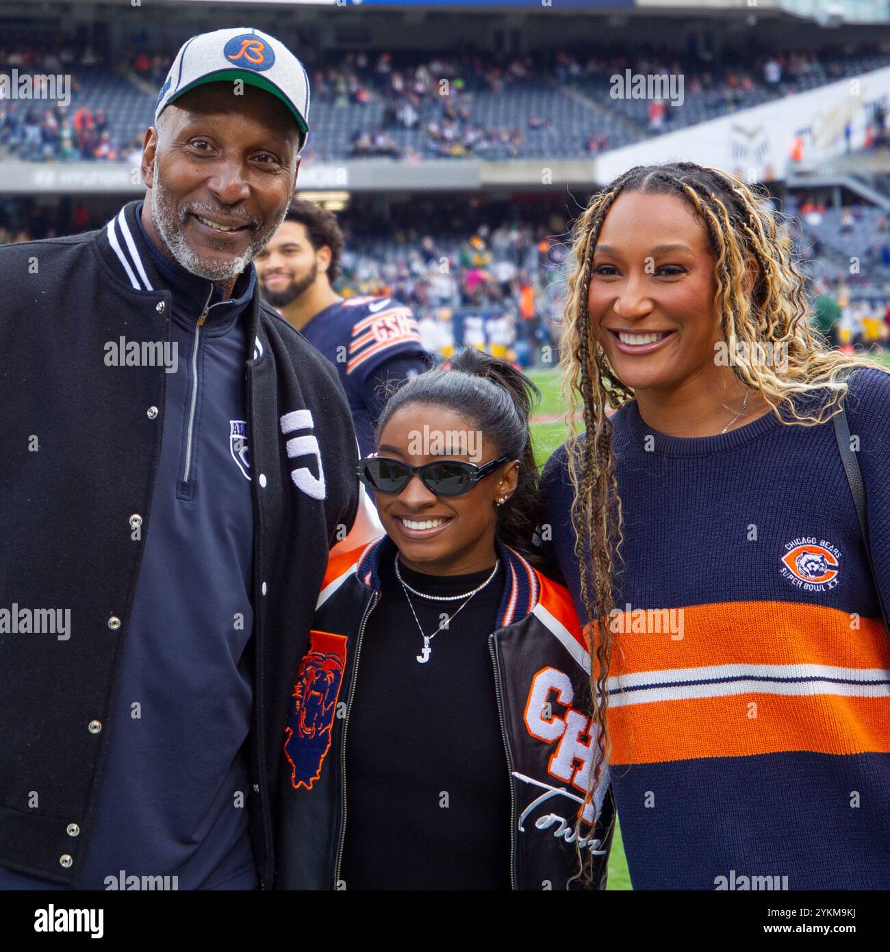 Chicago, IL, USA. 17th Nov, 2024. Olympic gymnast Simone Biles (center ...