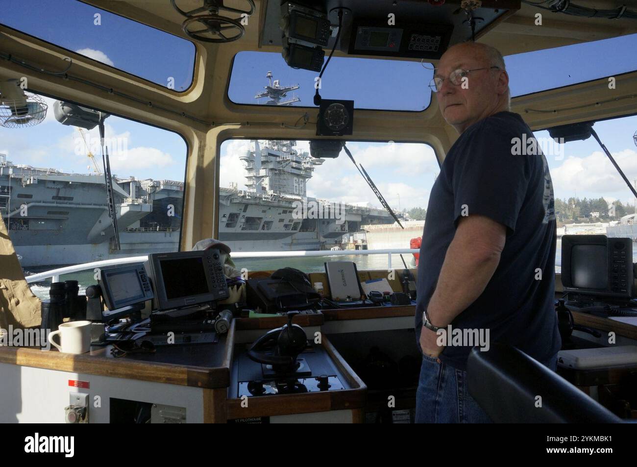 Yard tug hi-res stock photography and images - Alamy