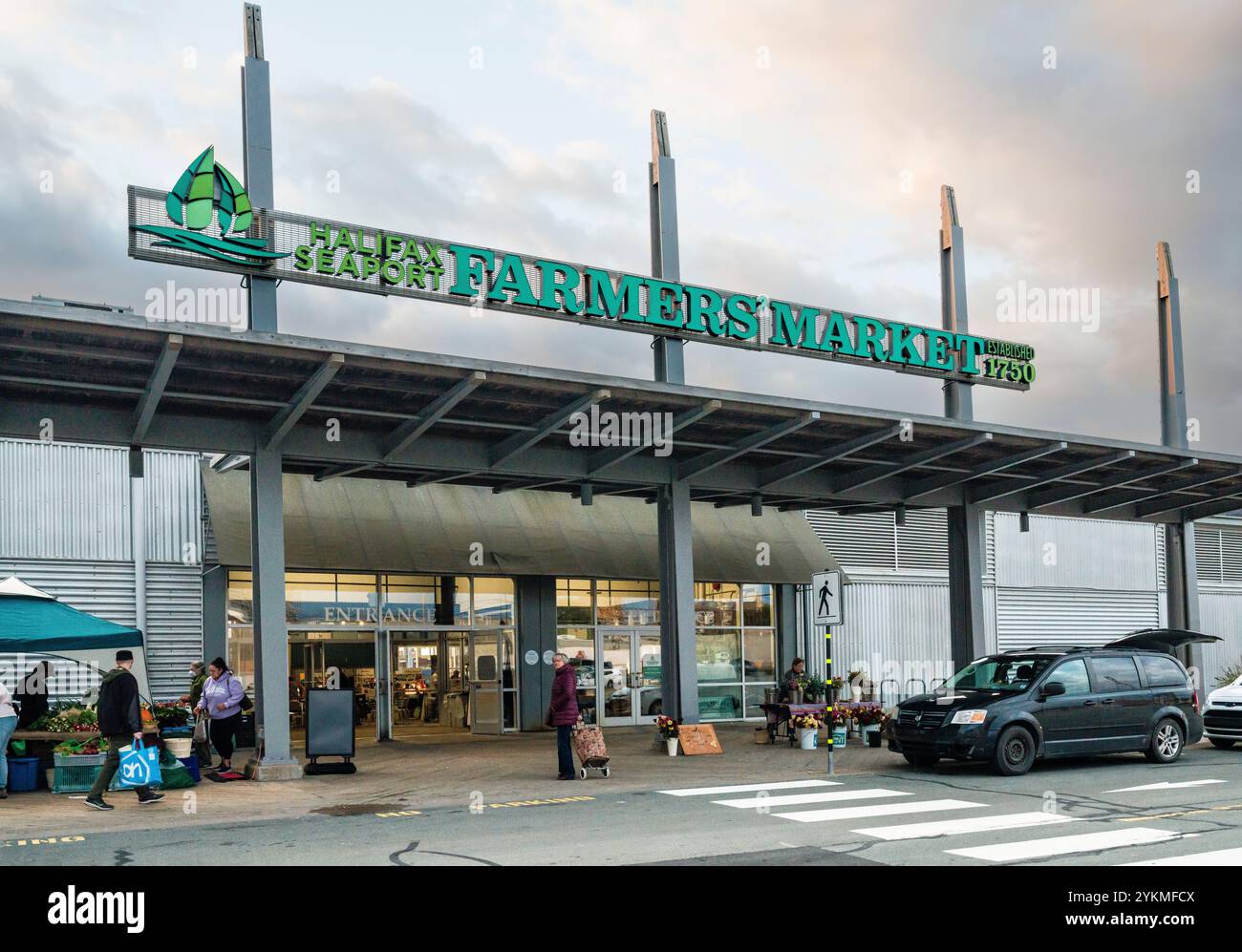 Farmers market st pauls church hi-res stock photography and images - Alamy