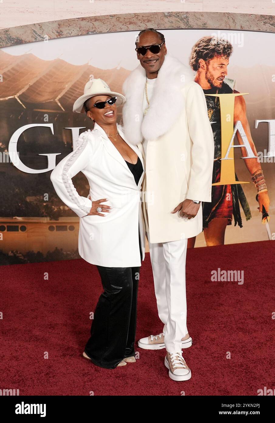 Snoop Dogg and his wife Shante Broadus pose together at the premiere of ...