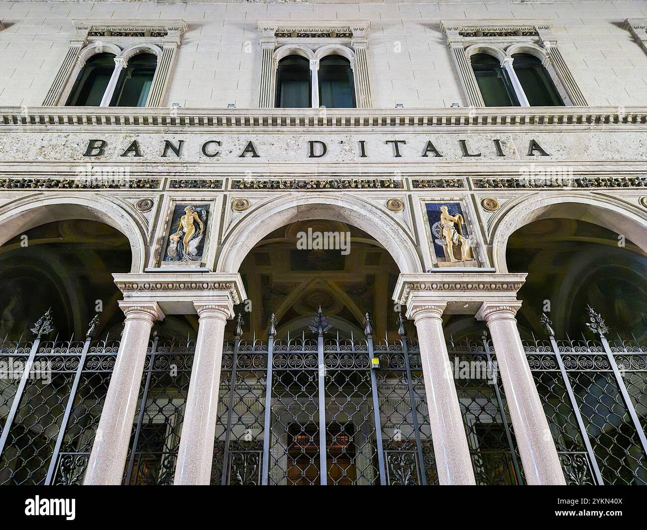 Italy bank history hi-res stock photography and images - Alamy
