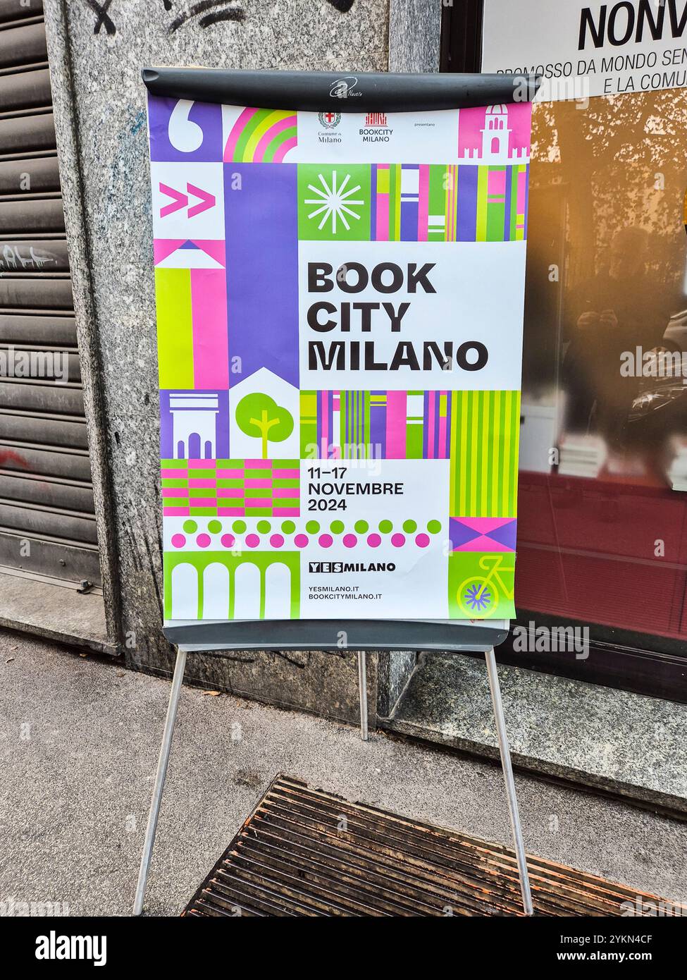 Italy suburb trains hi-res stock photography and images - Alamy