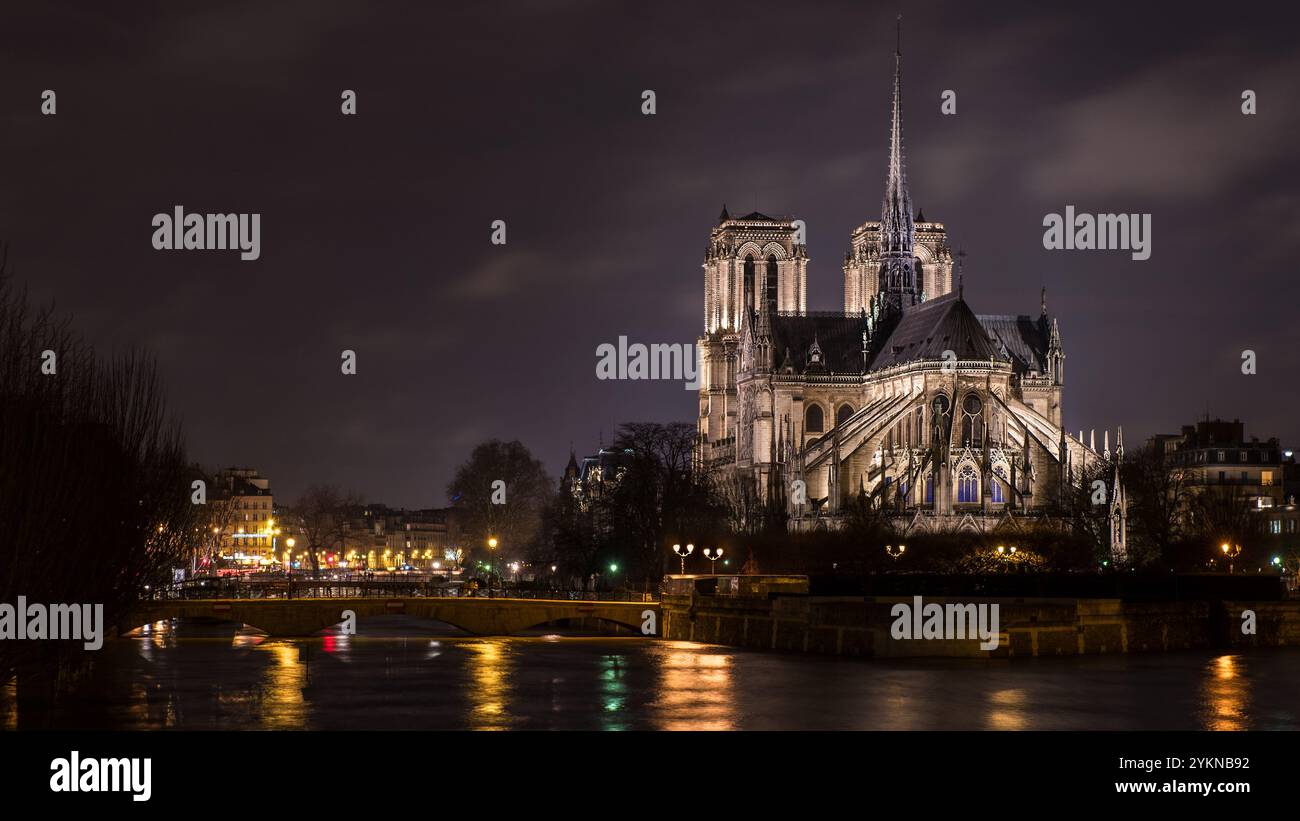 Notre Dame de Paris at night Stock Photo - Alamy