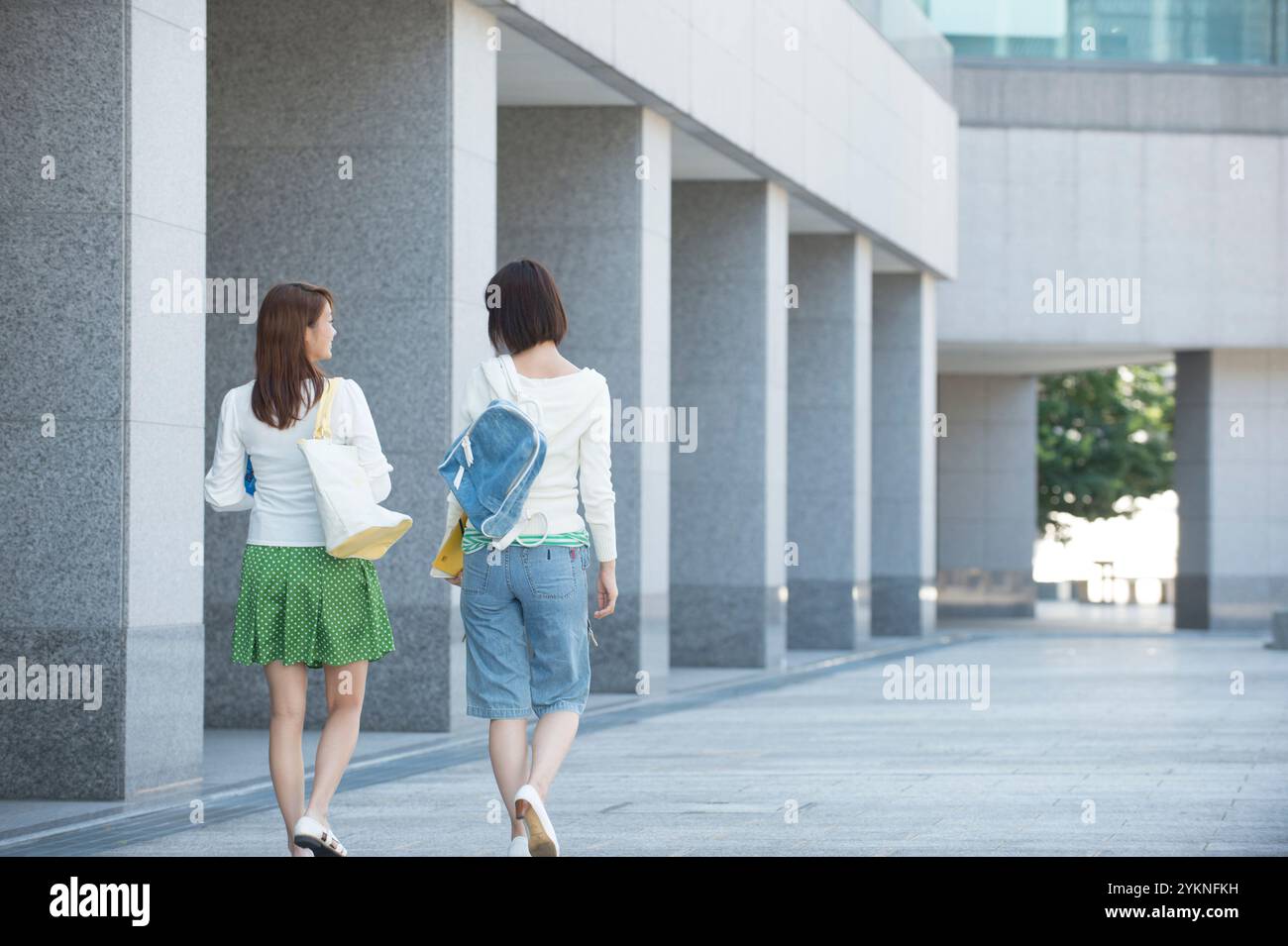 College students walking rear hi-res stock photography and images - Alamy