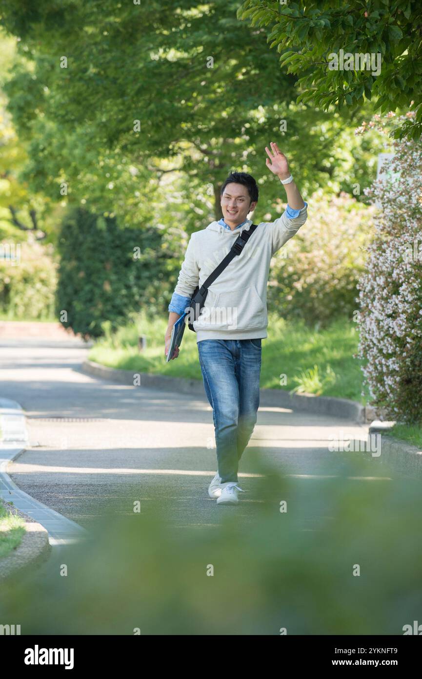 University campus young people hi-res stock photography and images - Alamy