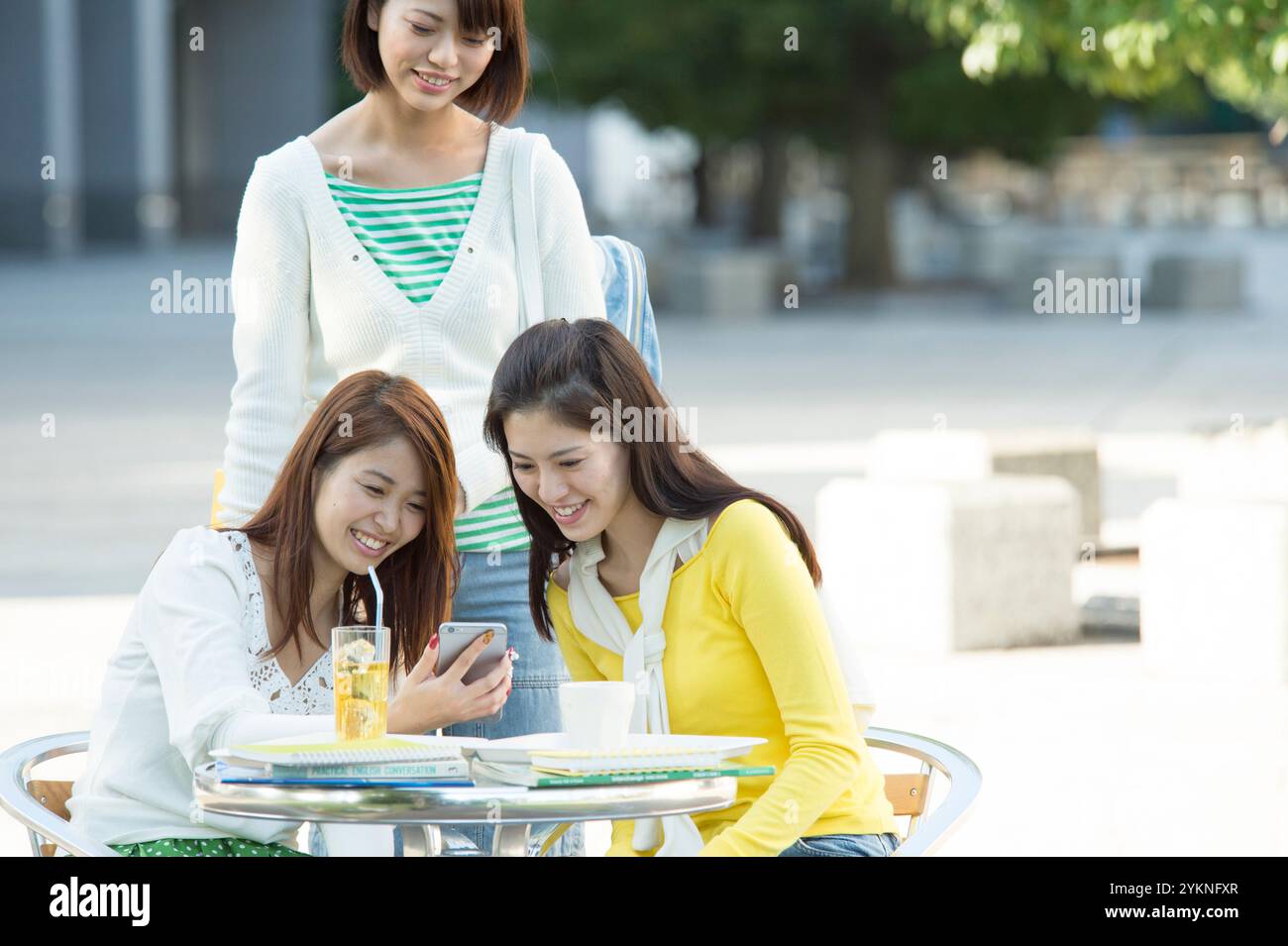 Three college students stand hi-res stock photography and images - Alamy