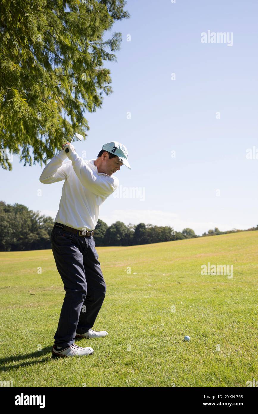 One man playing golf hi-res stock photography and images - Alamy