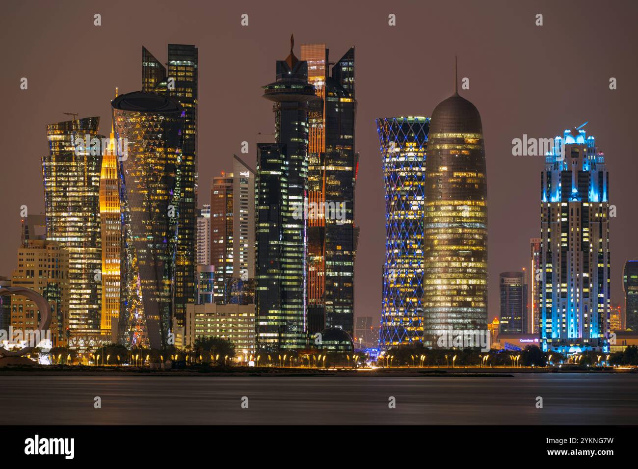 Panoramic doha skyline hi-res stock photography and images - Alamy
