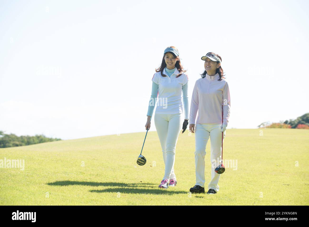 Mother and daughter playing golf Stock Photo - Alamy