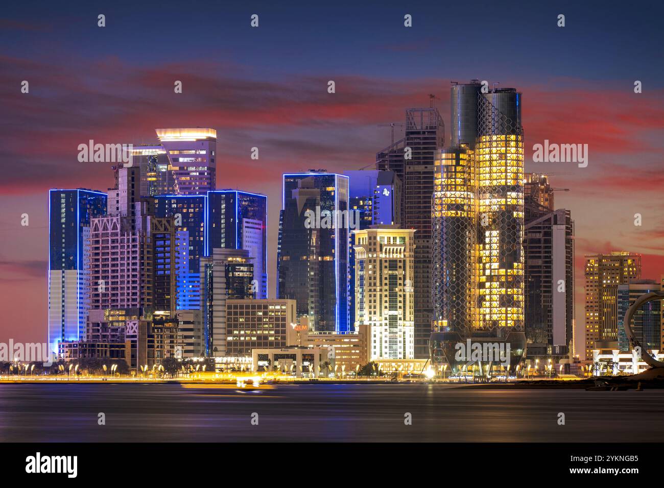 Panoramic doha skyline hi-res stock photography and images - Alamy