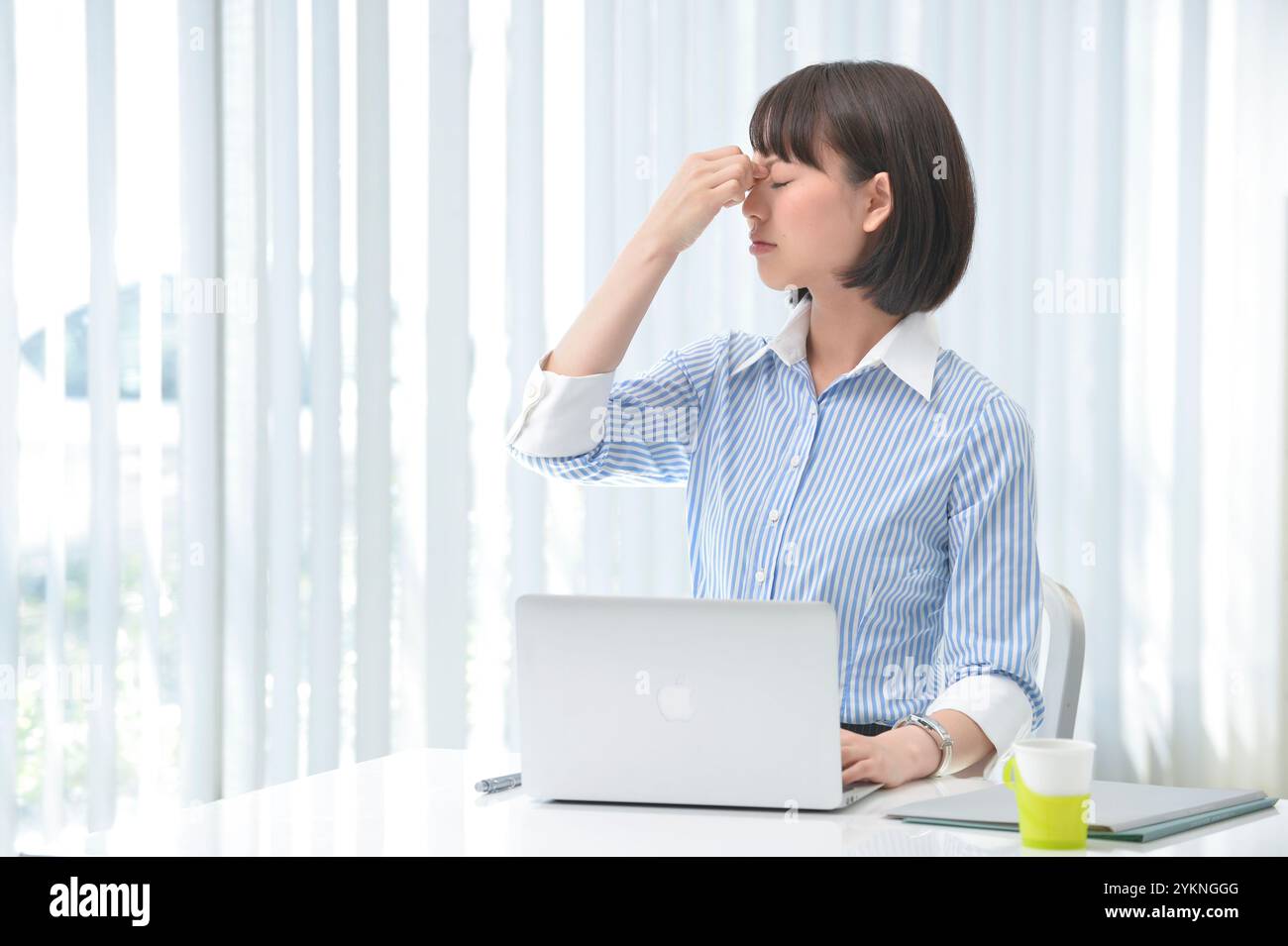 Office worker with eye strain Stock Photo - Alamy