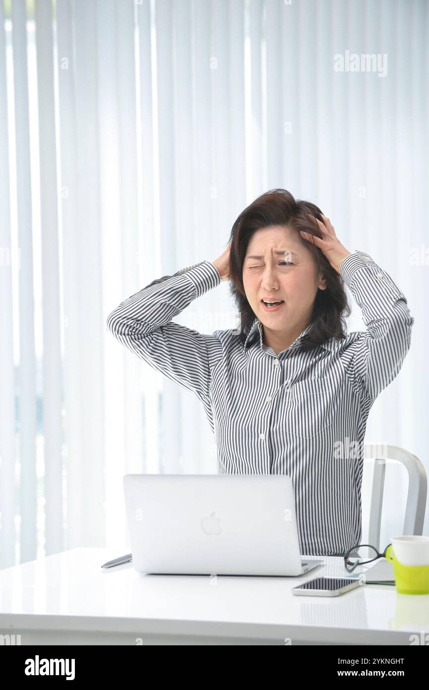 Confused japanese hi-res stock photography and images - Alamy