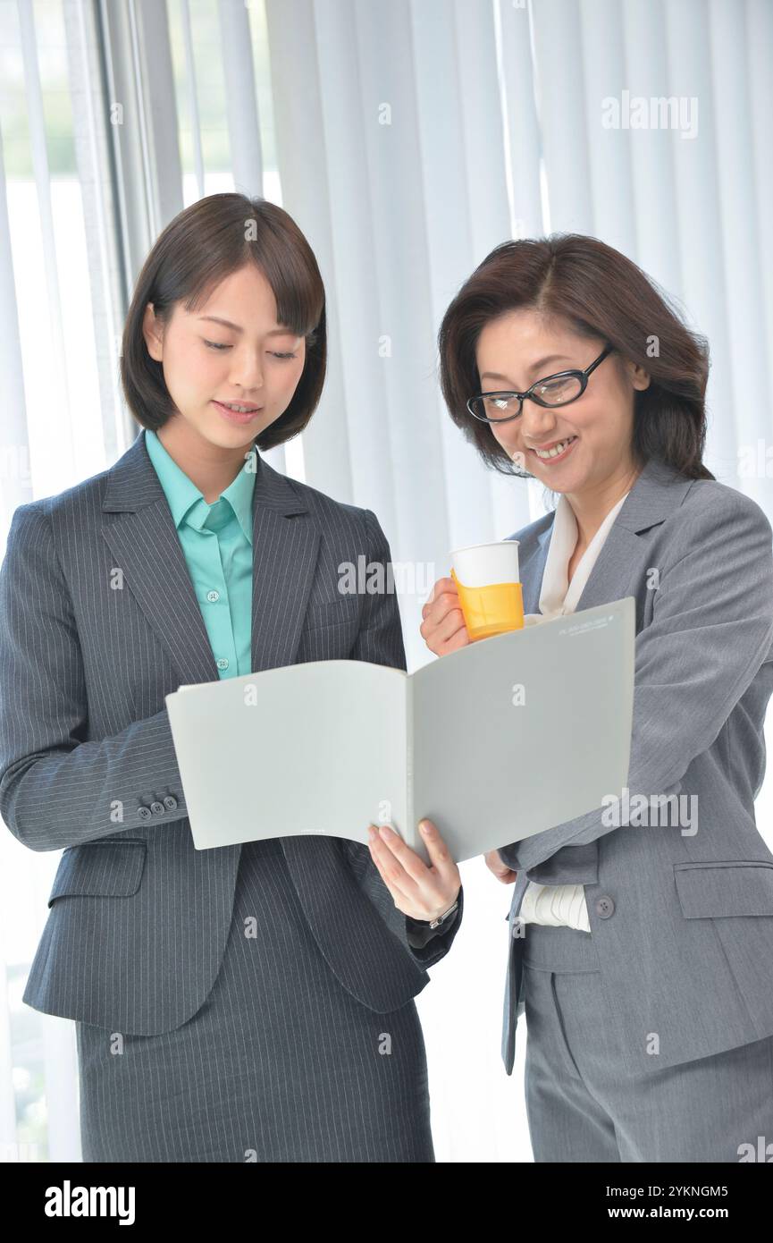 See file Boss subordinate 2 office workers Stock Photo - Alamy