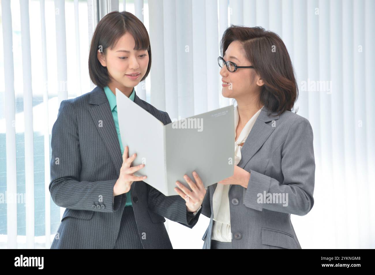 See file Boss subordinate 2 office workers Stock Photo - Alamy