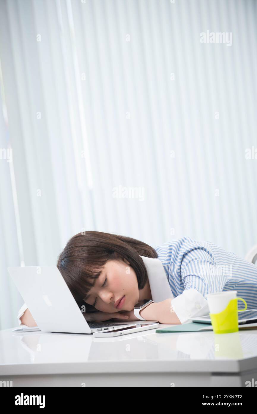 Sleeping at a desk hi-res stock photography and images - Alamy