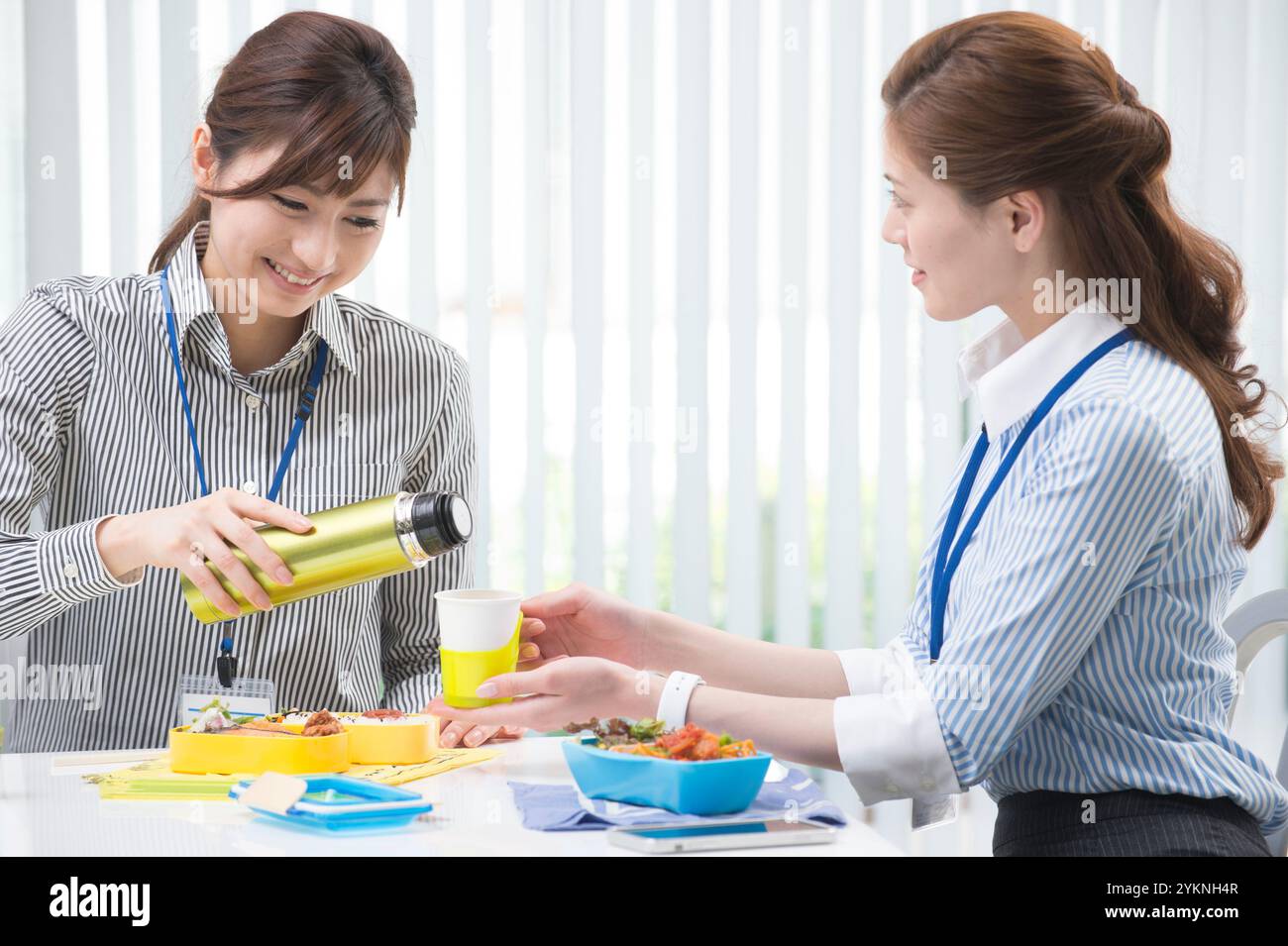 Office people canteen hi-res stock photography and images - Alamy